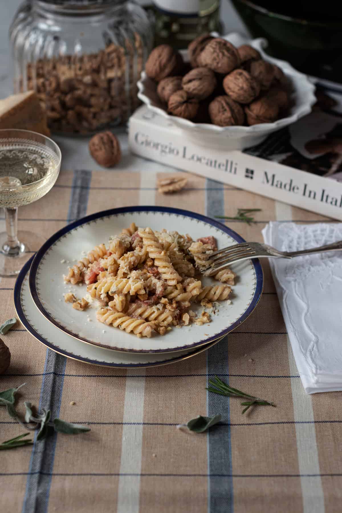 Pasta with Walnut Sauce - Hai Mangiato - Italian Food Blog